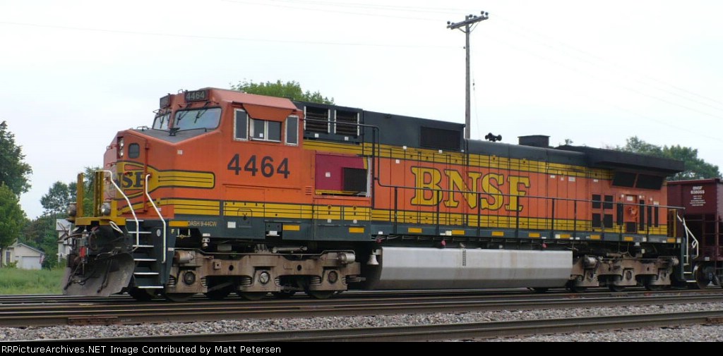 BNSF 4464